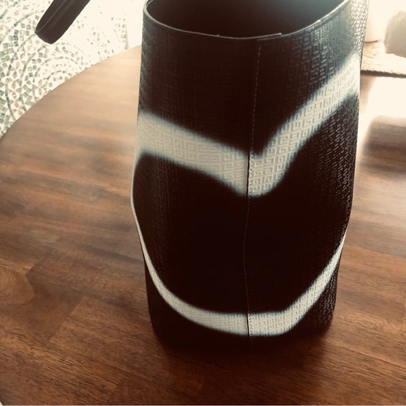 Givenchy | Bags | New With Tag 49 Givenchy Chito Wing Dog Print 4g ...